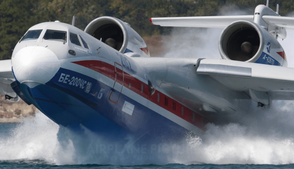 L'avion bombardier d'eau russe reprend du service pour éteindre les ...