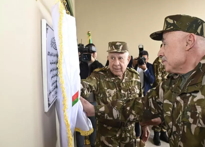 Le Général d'Armée Saïd Chanegriha supervise la cérémonie d ...