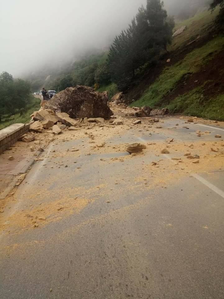 بالصور.. هكذا قطع الإنهيار الصخري الطريق بين قرطوفة وتيارت – النهار أونلاين