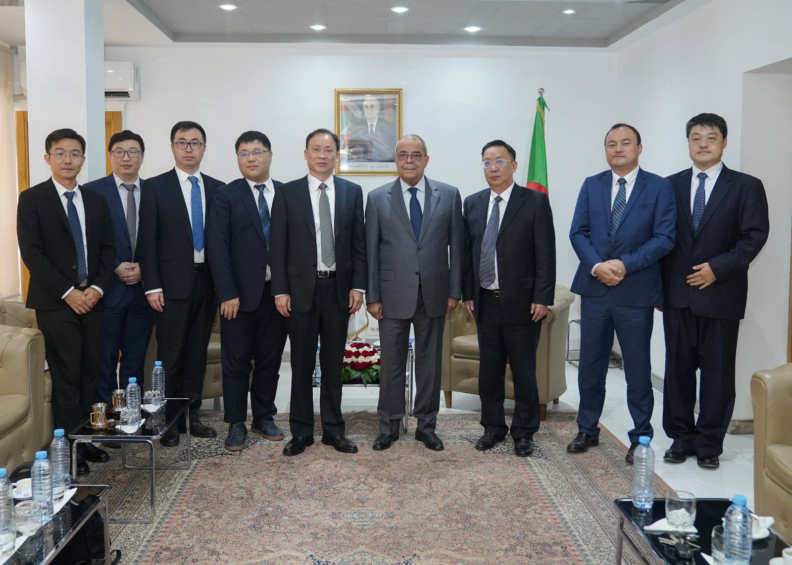 عون يتباحث مع الرئيس المدير العام لشركة ELINC فرع الشركة الصينية CEC ...